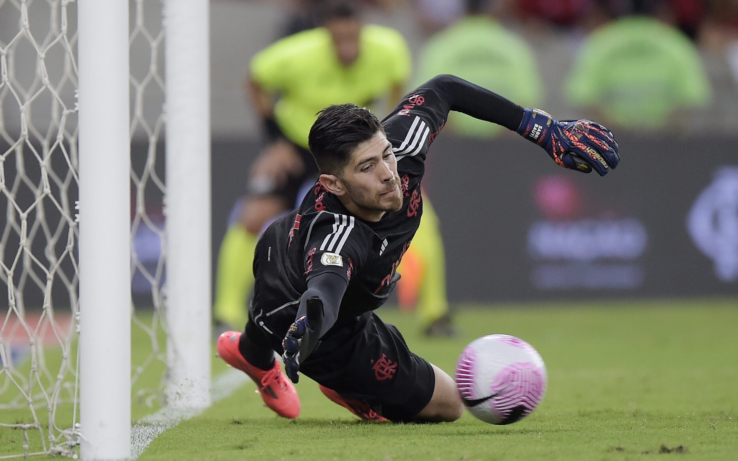 Detalhes do novo contrato de Filipe Luís com o Flamengo: aumento de ...